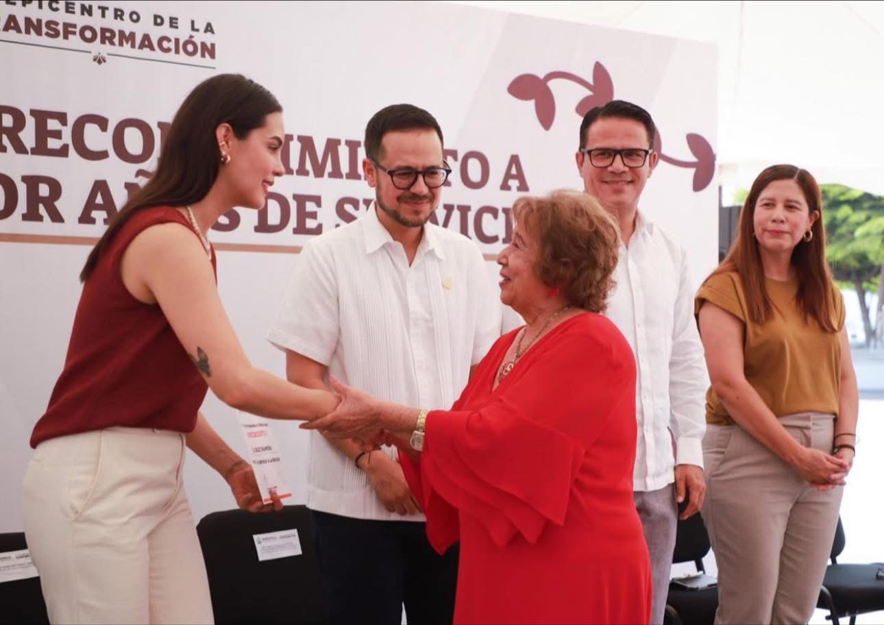 Rosi Bayardo reconoce a maestras y maestros como pilares de la ...